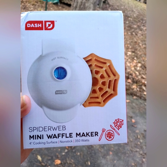 Dash | Kitchen | Dash Electric Spider Web White 4 Mini Waffle Maker Non ...